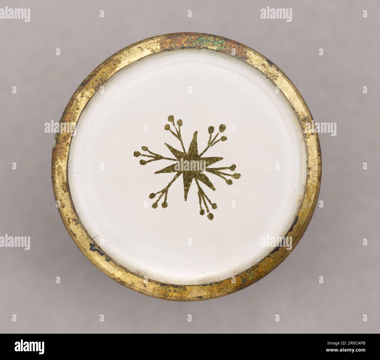 Gilt button mounted with a clear glass disc,1800-1820... Produced in ...