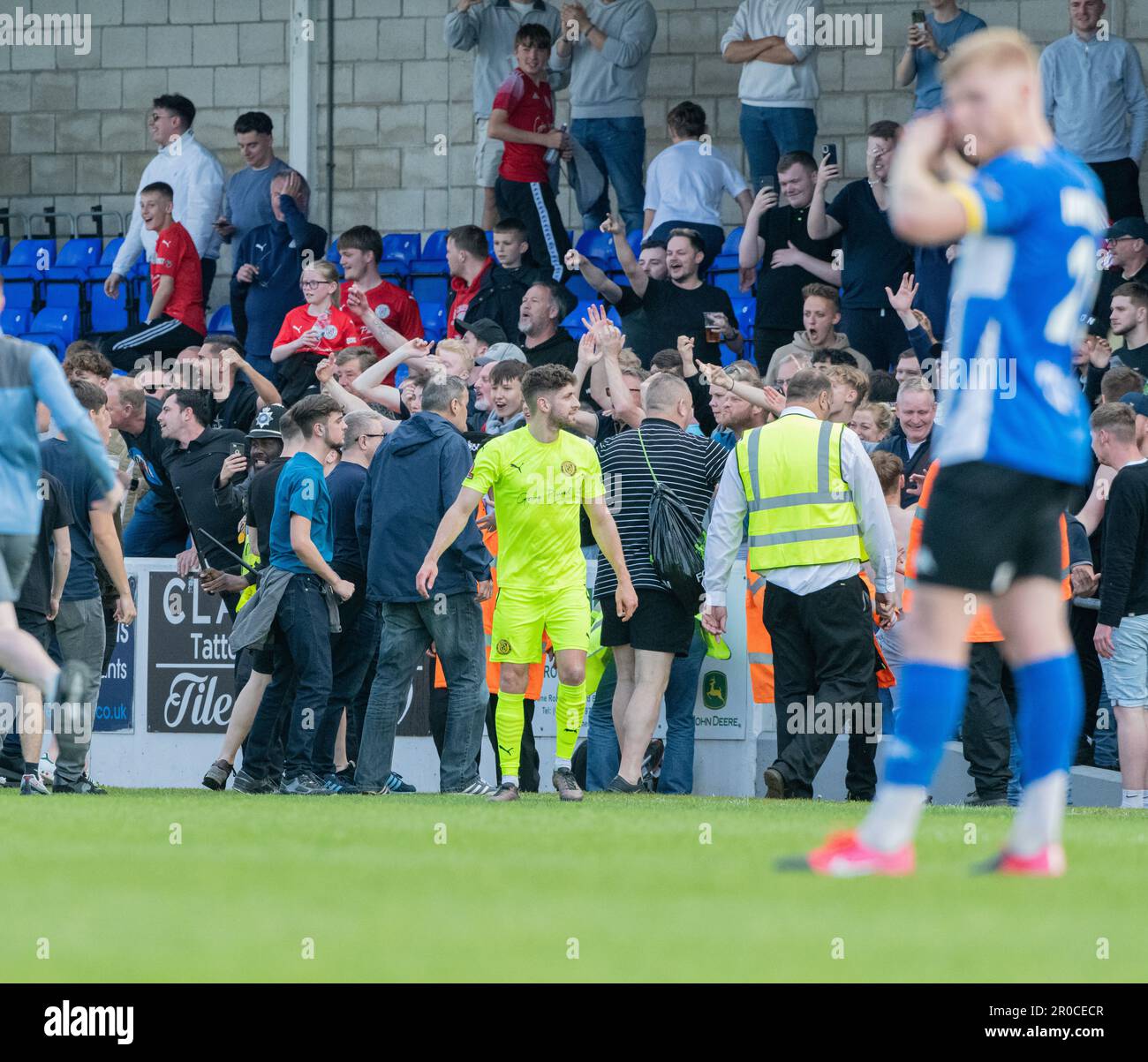 Crowd running away stadium hi-res stock photography and images - Alamy