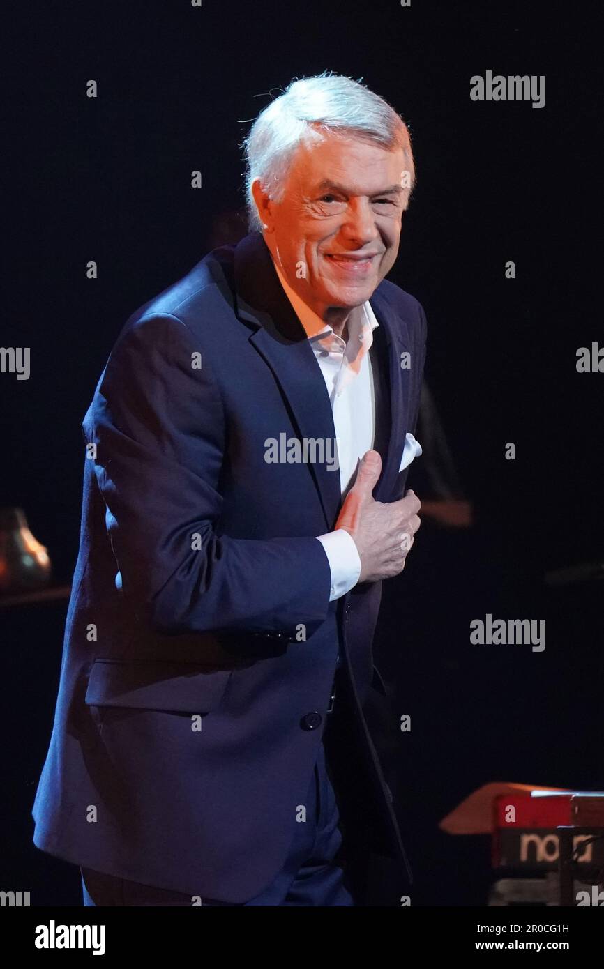 Singer adamo hi-res stock photography and images - Alamy