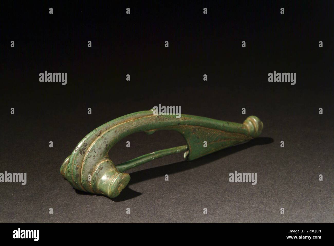 Bronze dolphin hi-res stock photography and images - Alamy