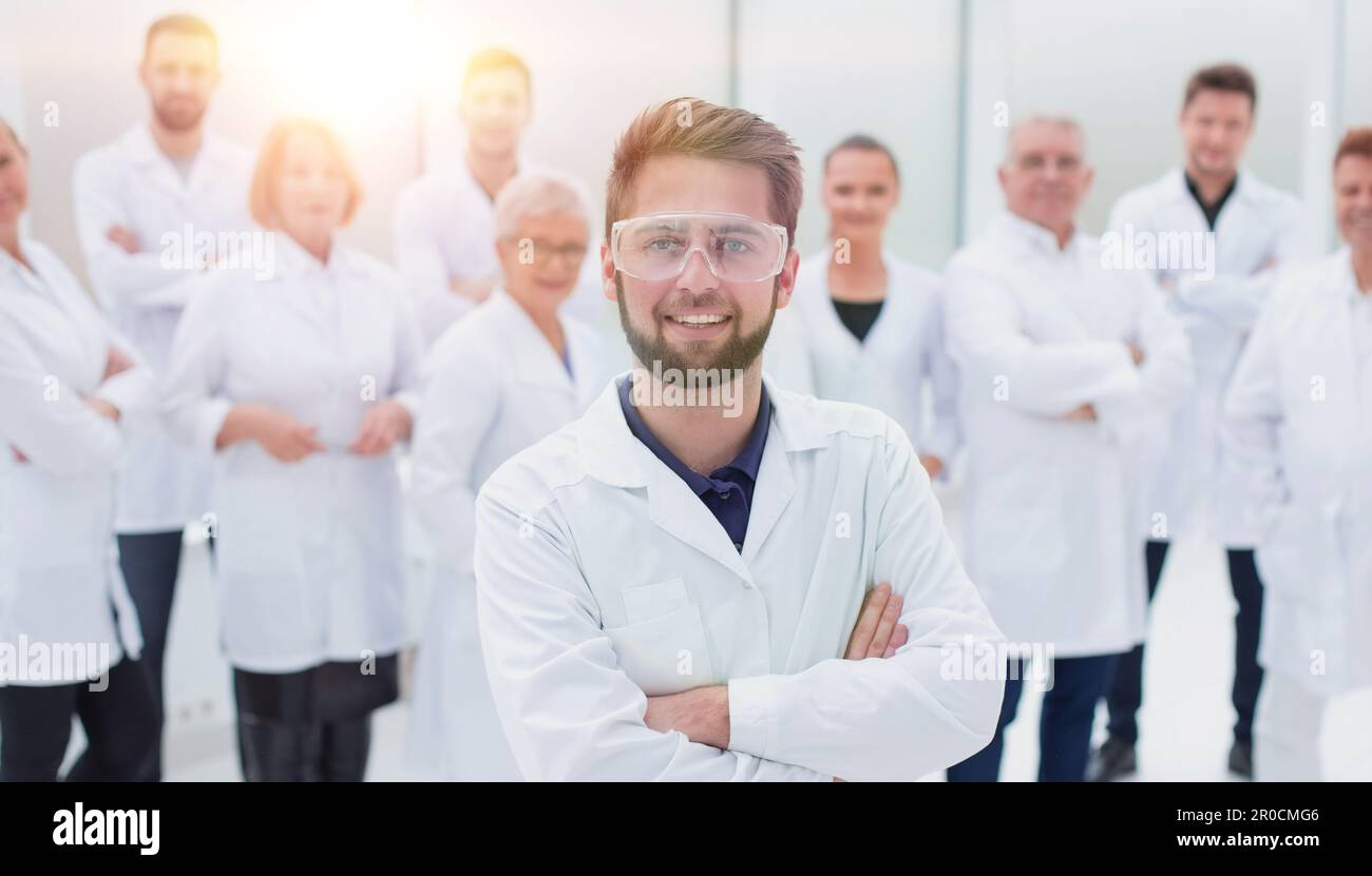 Scientists in pharmaceutical factory hi-res stock photography and ...