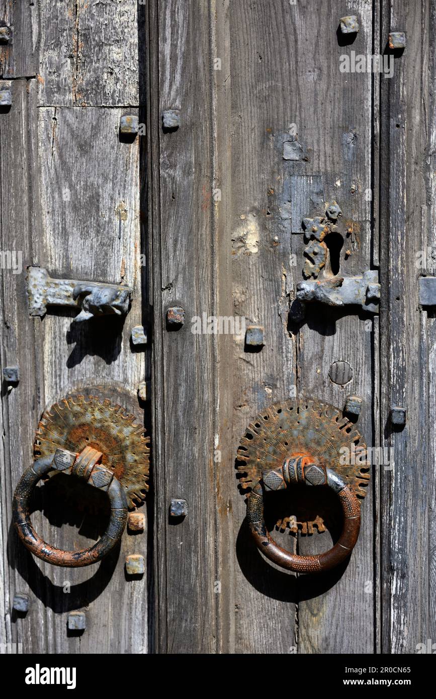 Iron door knockers hi-res stock photography and images - Alamy