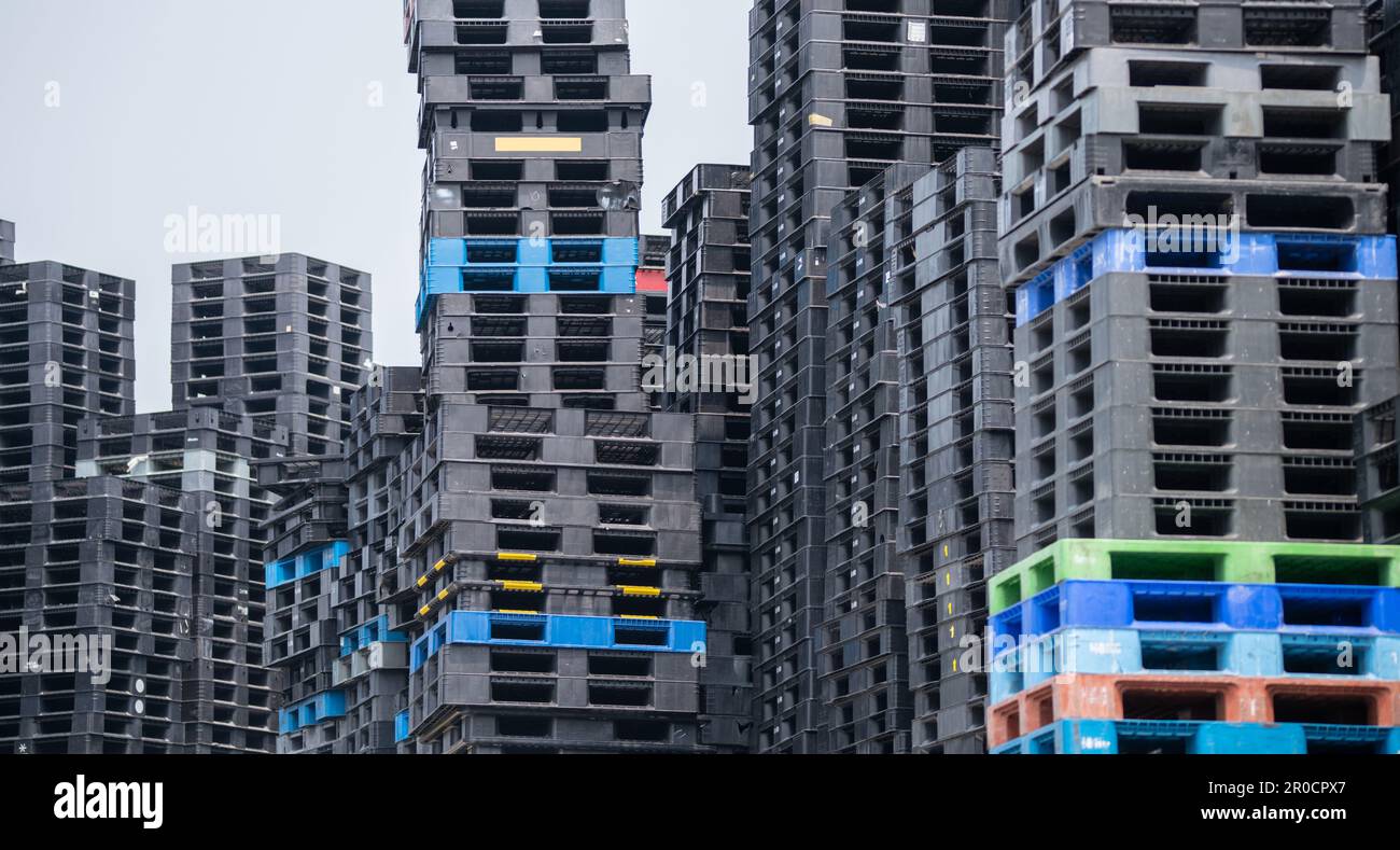 Heavy duty pallets hi-res stock photography and images - Alamy