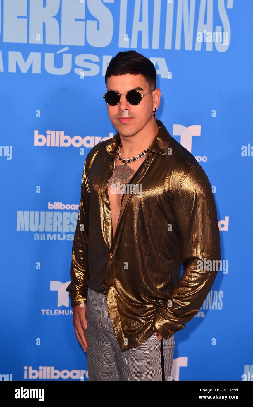 Billboard mujeres latinas en la musica hi-res stock photography and ...