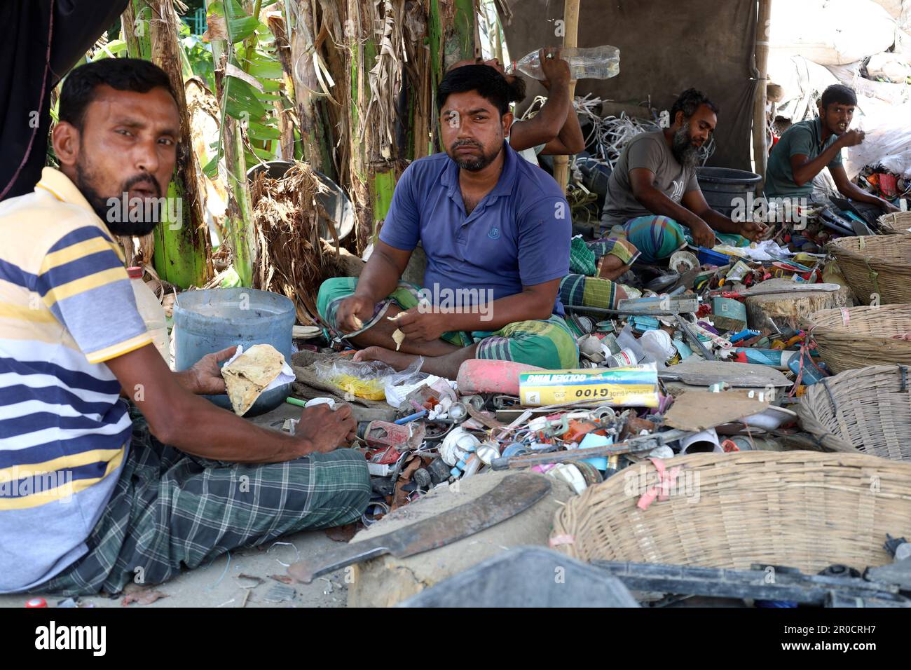 Dhaka, Dhaka, Bangladesh. 8th May, 2023. Plastic breaking workers are ...