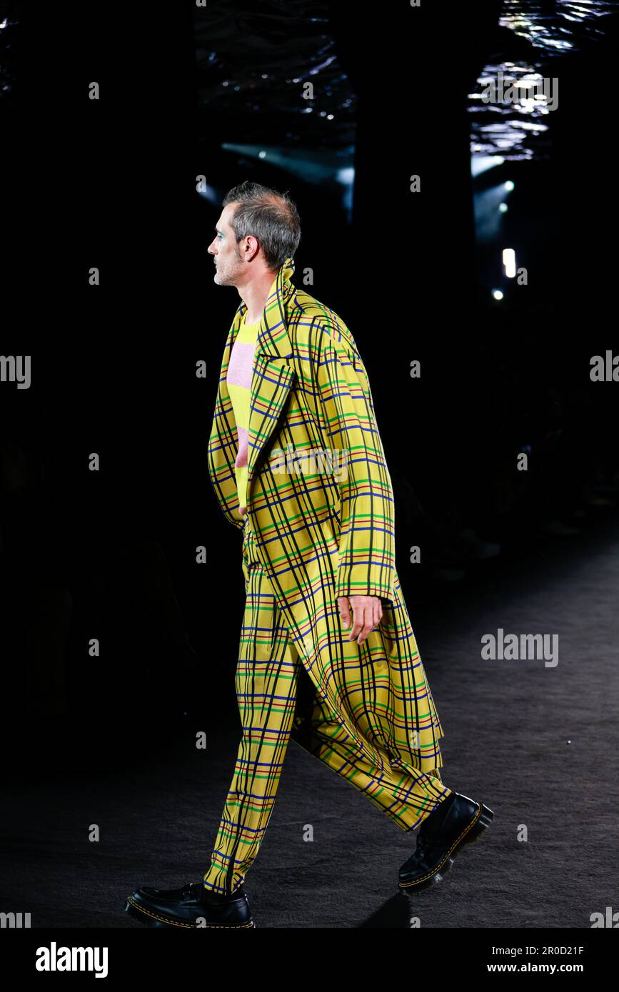 Long catwalk hi-res stock photography and images - Alamy