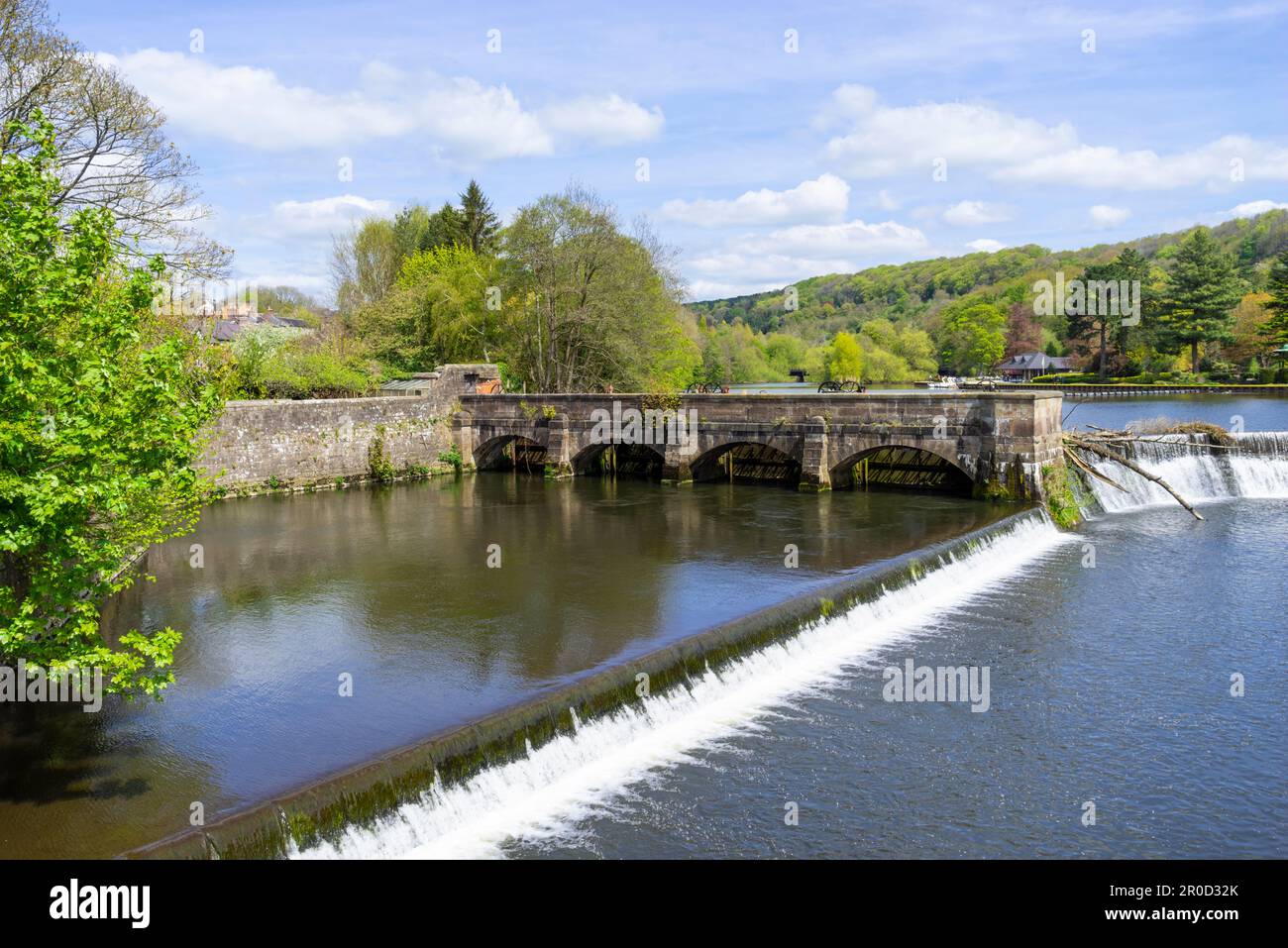 Foot bridge over small weir hi-res stock photography and images - Alamy
