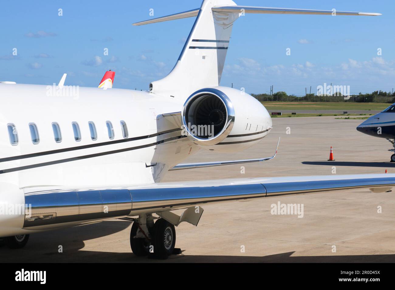 Aircraft's wing, engine, and landing gear Stock Photo - Alamy