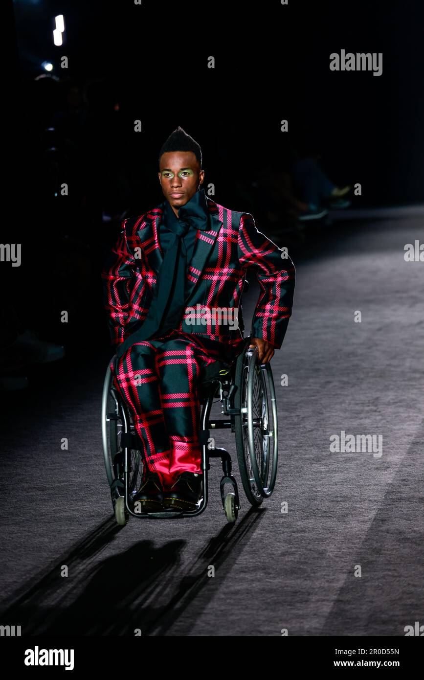 Fashion catwalk male models hi-res stock photography and images - Alamy
