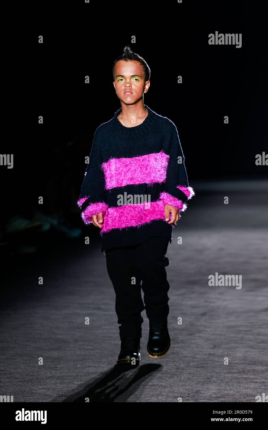 Modelo de mano hi-res stock photography and images - Alamy