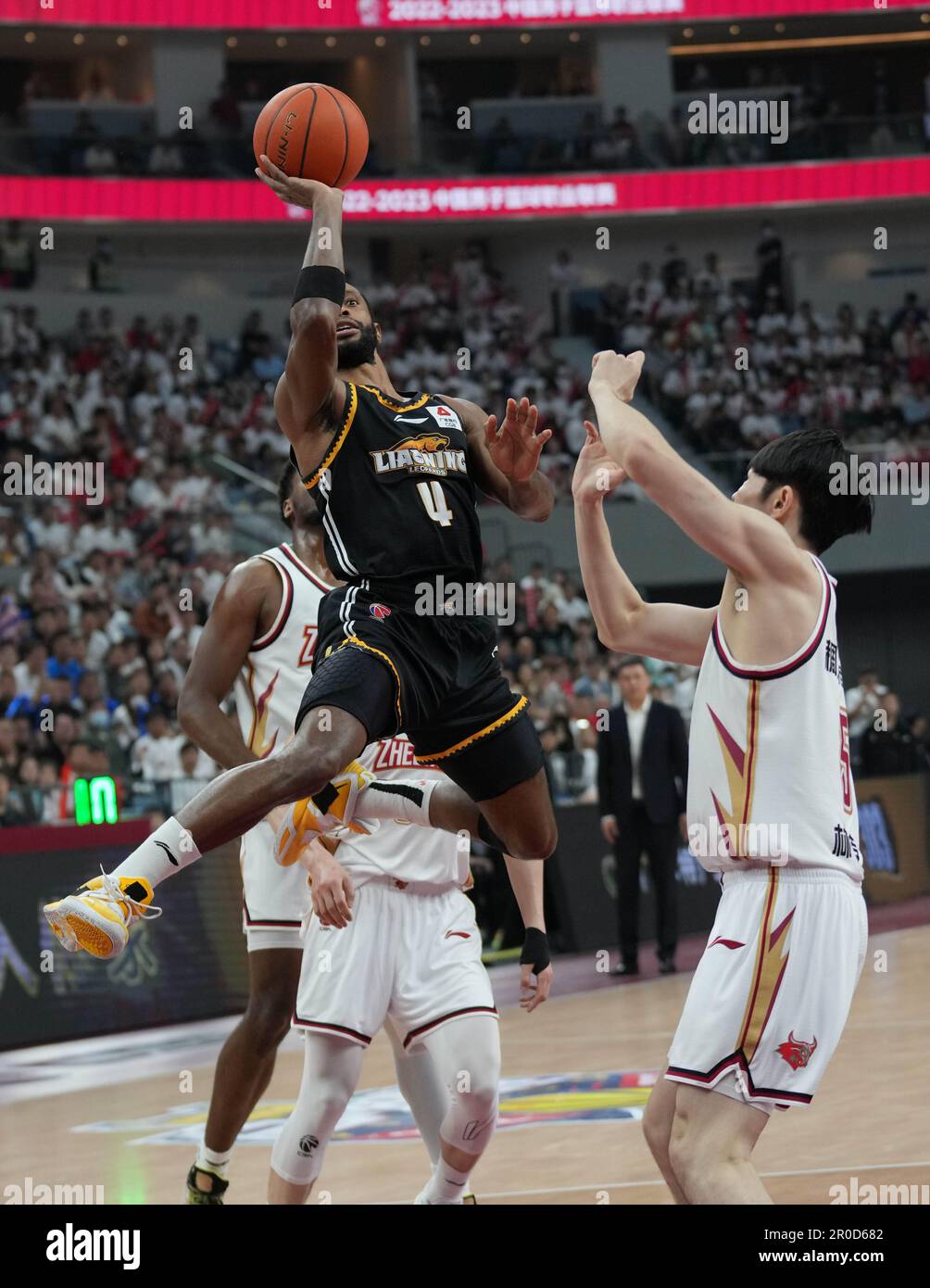 Hangzhou, China's Zhejiang Province. 8th May, 2023. Kyle Fogg (L) of ...