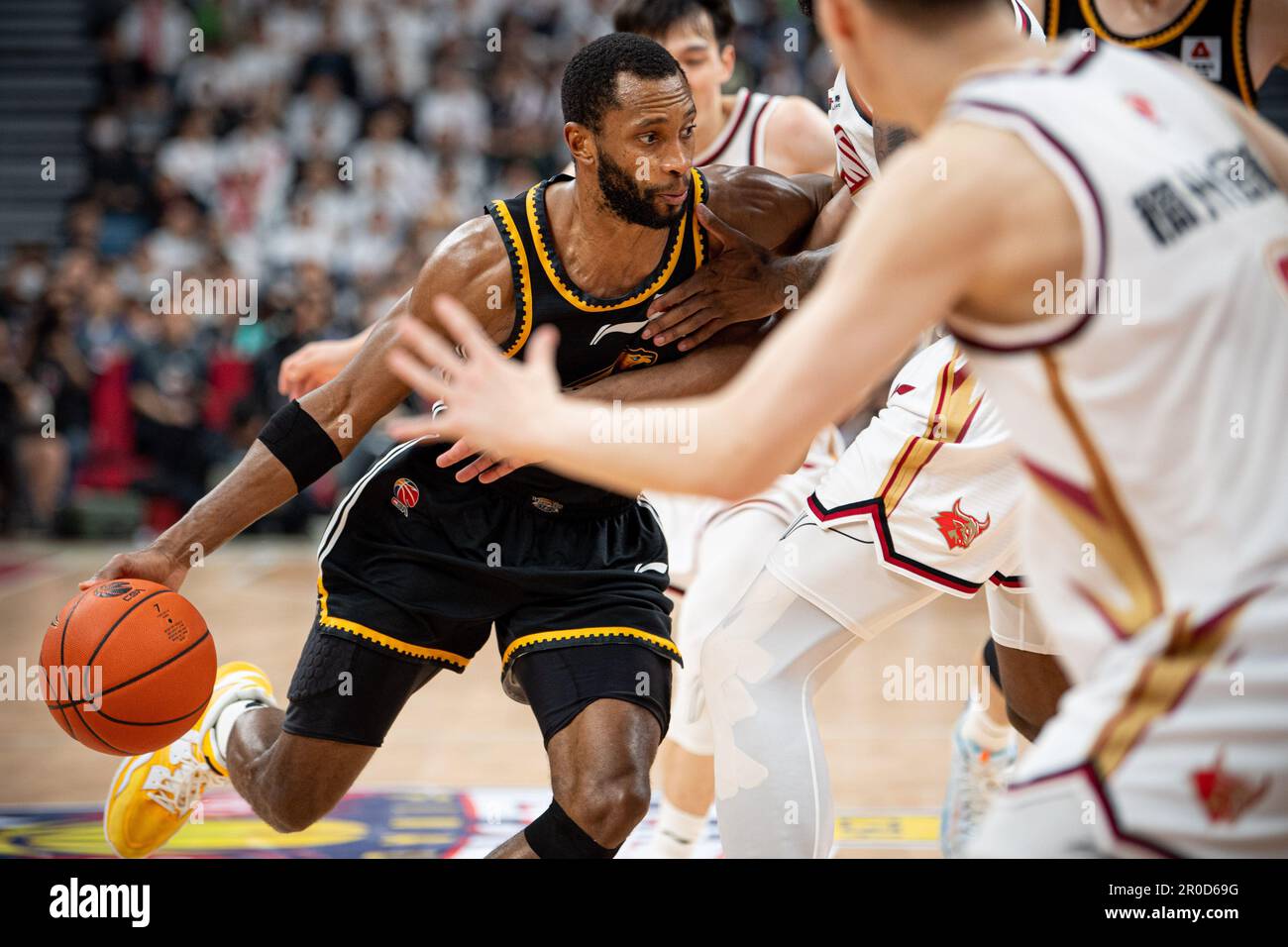 Hangzhou, China's Zhejiang Province. 8th May, 2023. Kyle Fogg (L) of ...