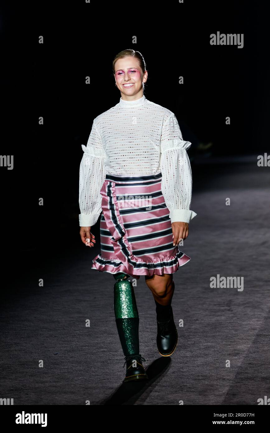 Modelo de mano hi-res stock photography and images - Alamy