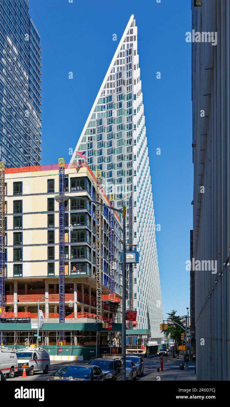 VIA 57 West Apartments represents a new building type – courtscraper ...