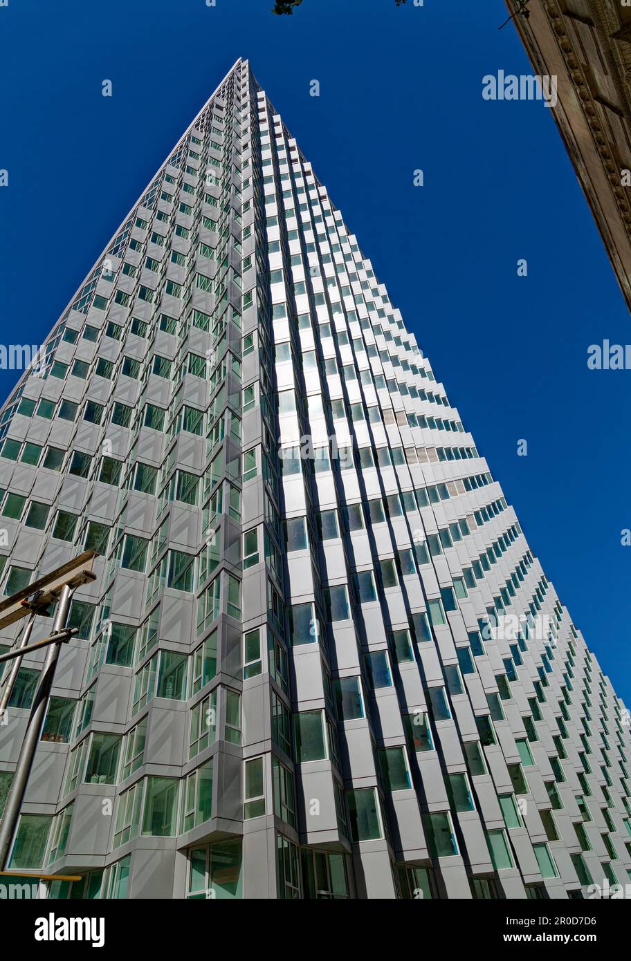 VIA 57 West Apartments represents a new building type – courtscraper ...