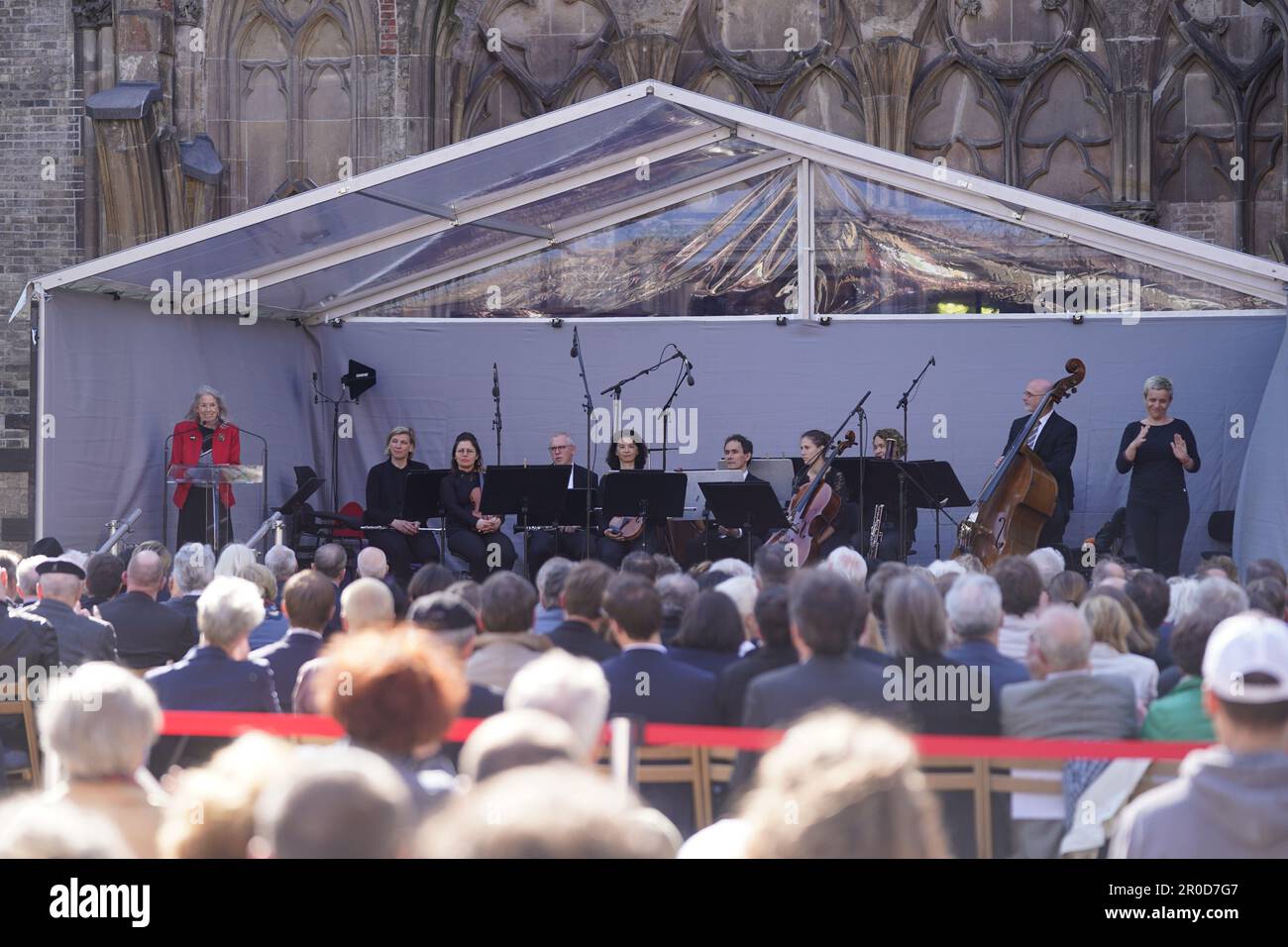 Hamburg, Germany. 08th May, 2023. Marione Ingram (back l), contemporary ...