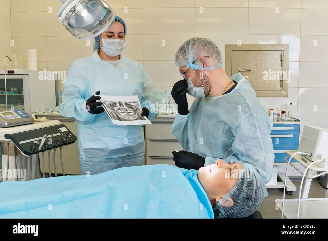 Nurse Shows X Ray To Surgeon Before Removing Molar Tooth From Female