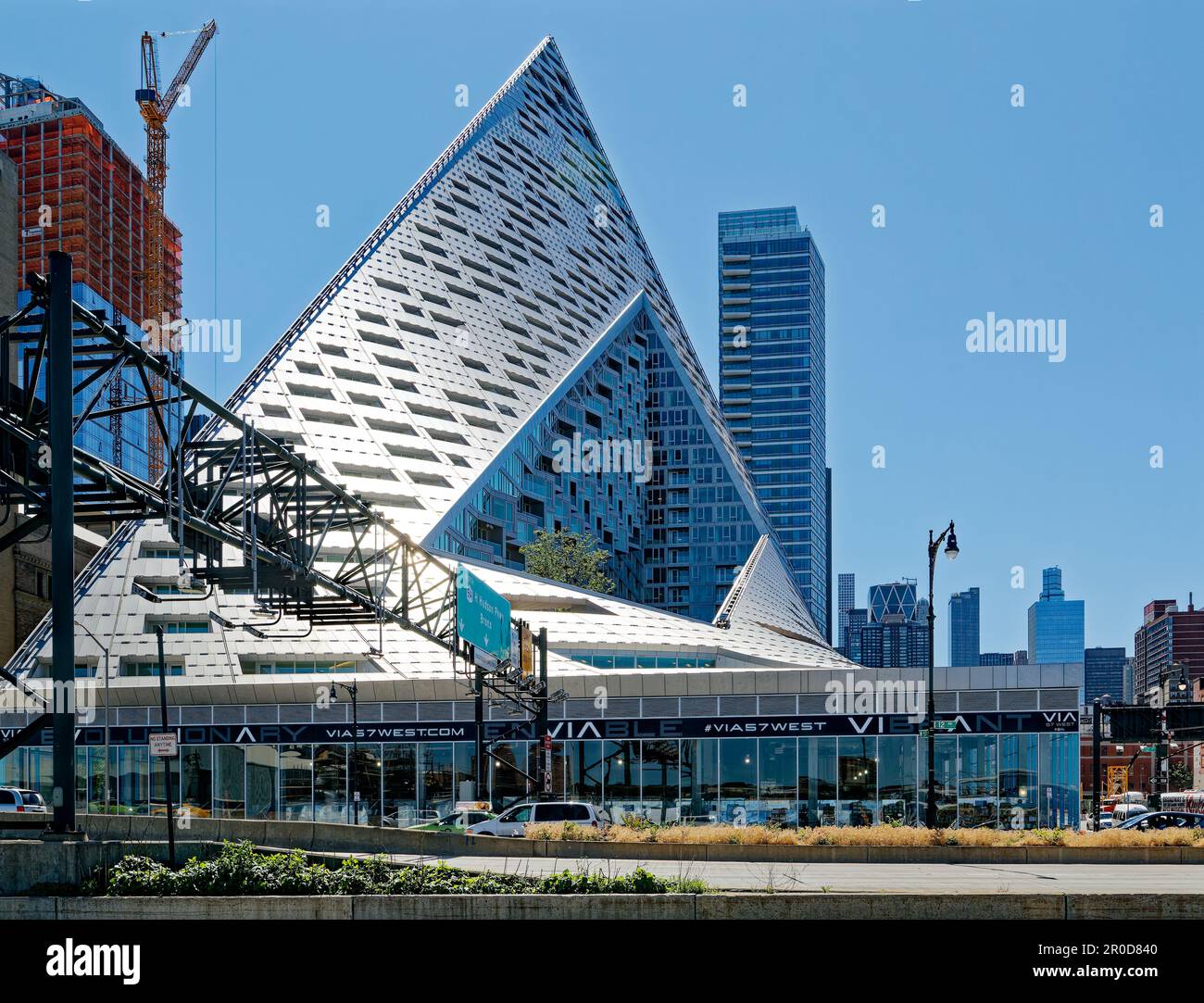 VIA 57 West Apartments represents a new building type – courtscraper ...