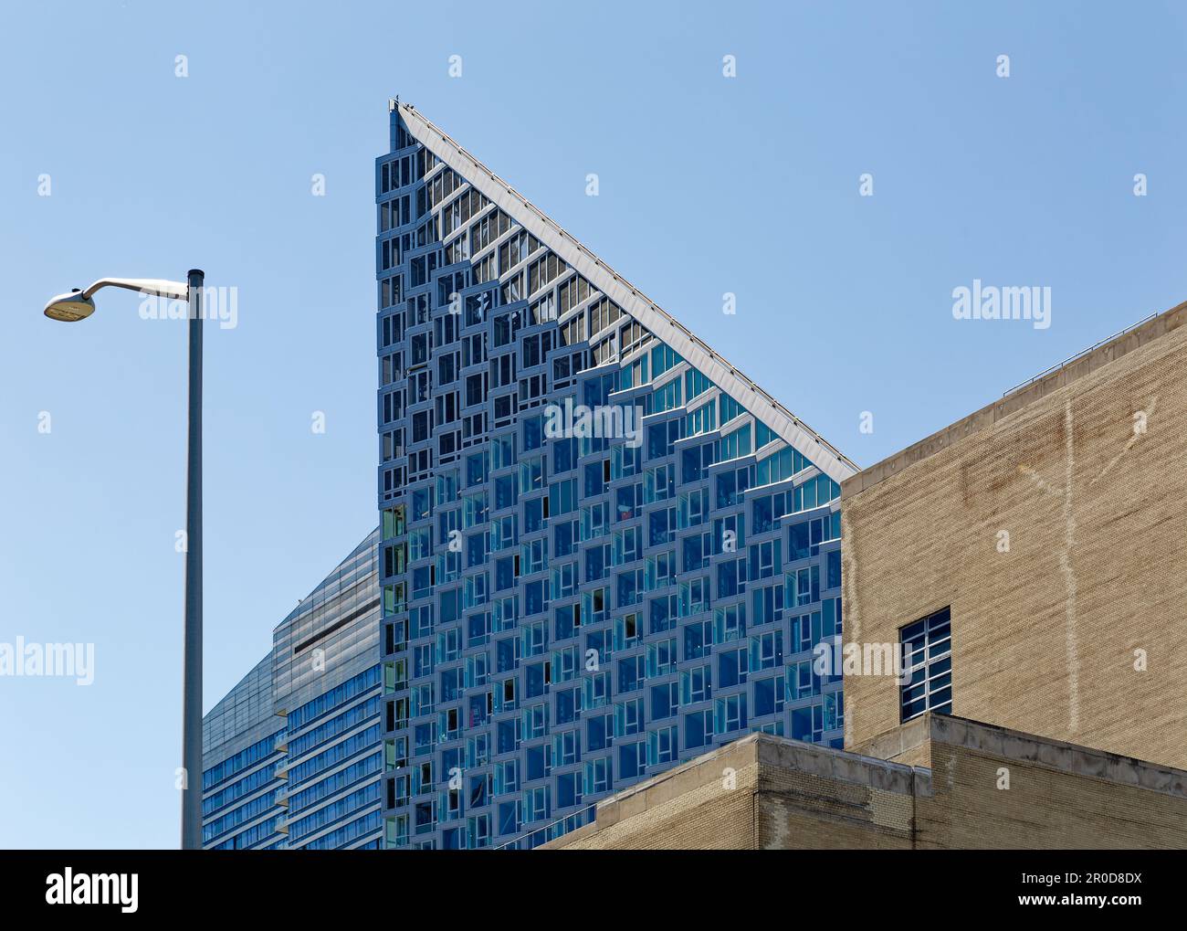 VIA 57 West Apartments represents a new building type – courtscraper ...