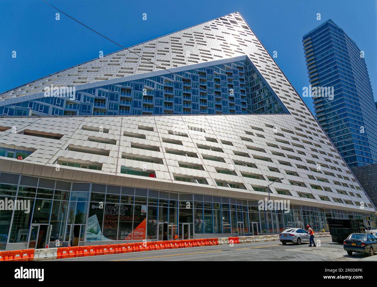 VIA 57 West Apartments represents a new building type – courtscraper ...