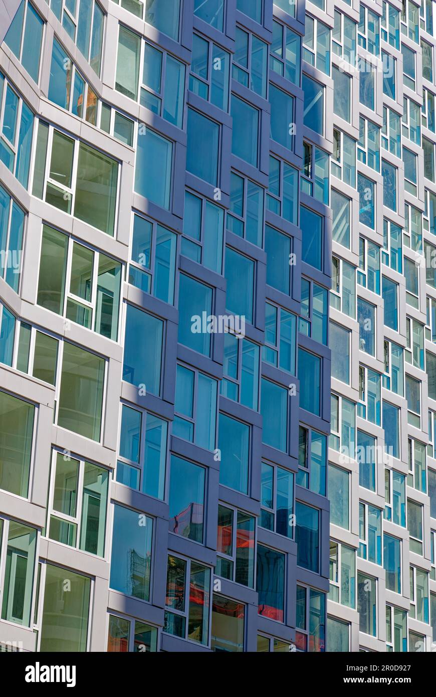 VIA 57 West Apartments represents a new building type – courtscraper ...