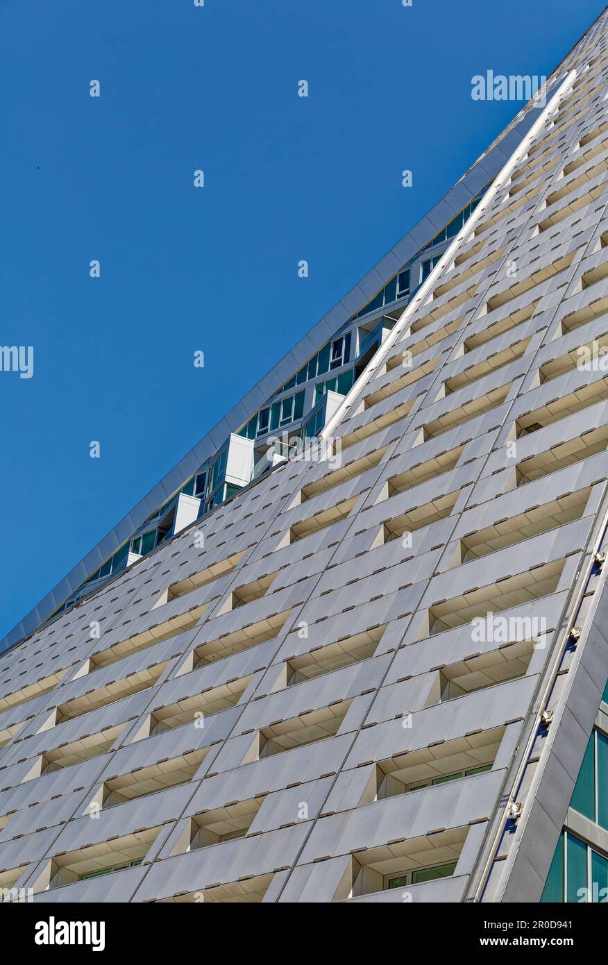 VIA 57 West Apartments represents a new building type – courtscraper ...