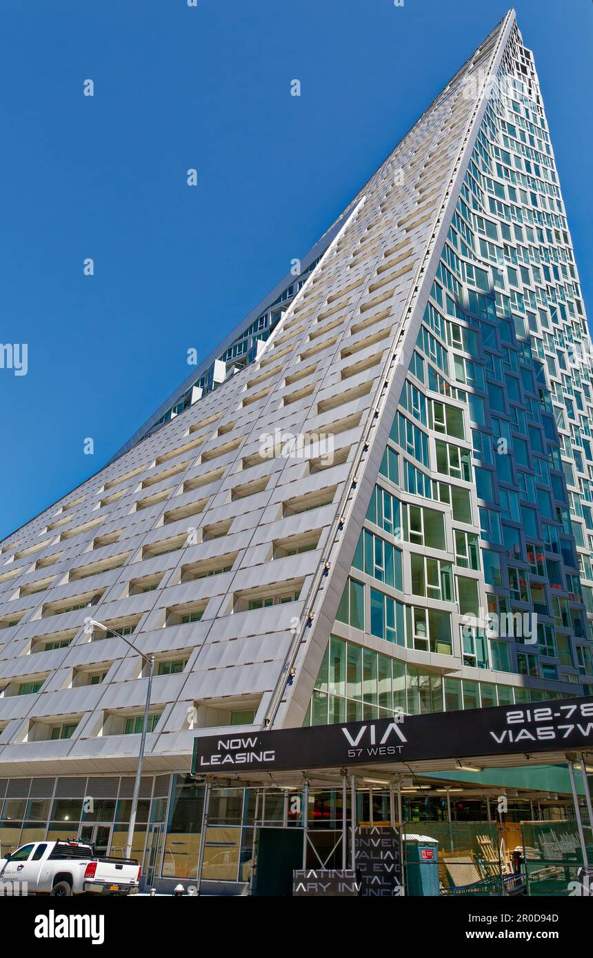 VIA 57 West Apartments represents a new building type – courtscraper ...