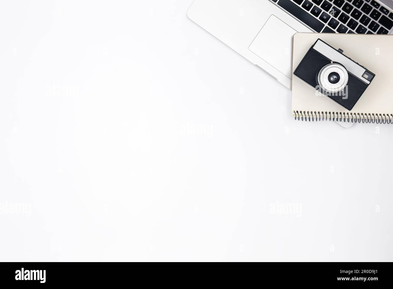 Top view retro camera hi-res stock photography and images - Alamy
