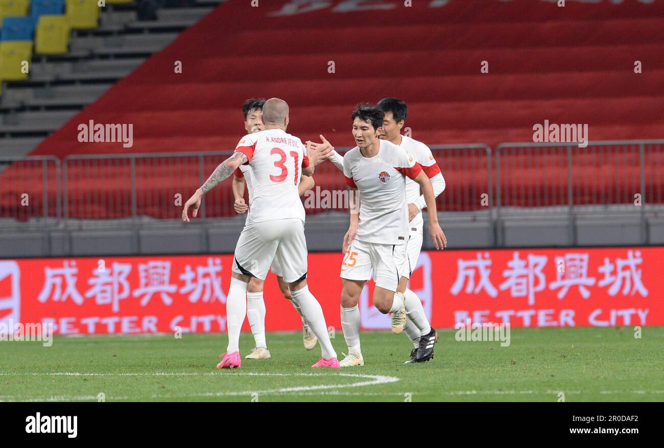 Chengdu Rongcheng Football Club defeated Qingdao Hainiu Football Club ...