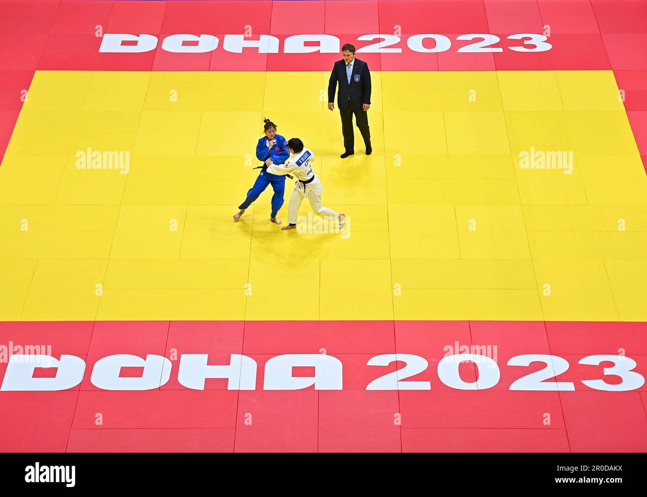 Doha, Qatar. 8th May, 2023. Liu Ben (L) of China competes with Kelly ...