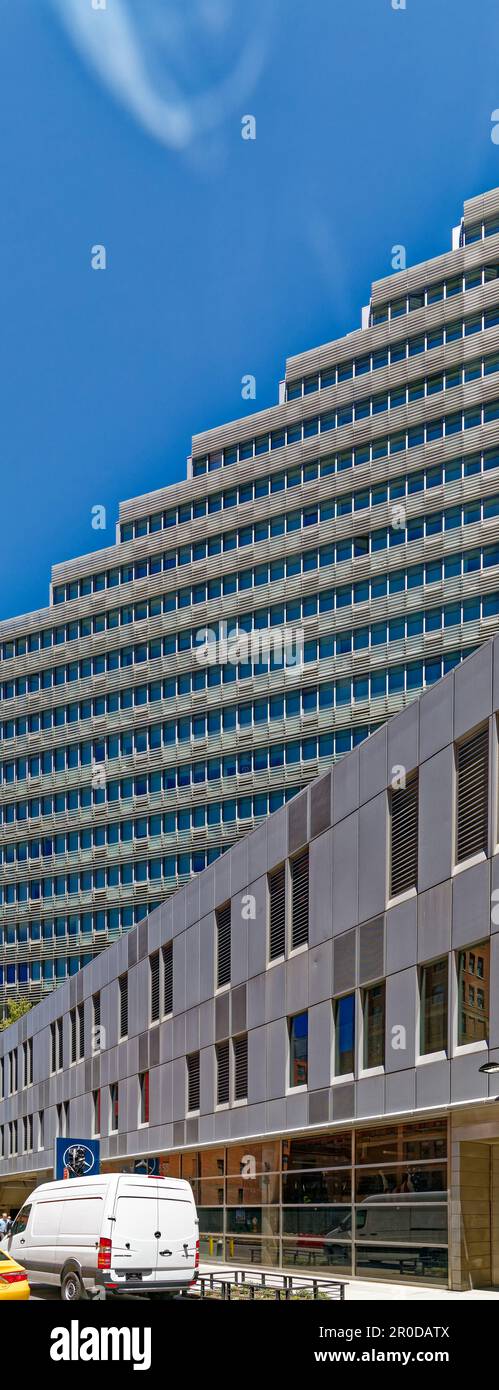 Mercedes house new york hi-res stock photography and images - Alamy