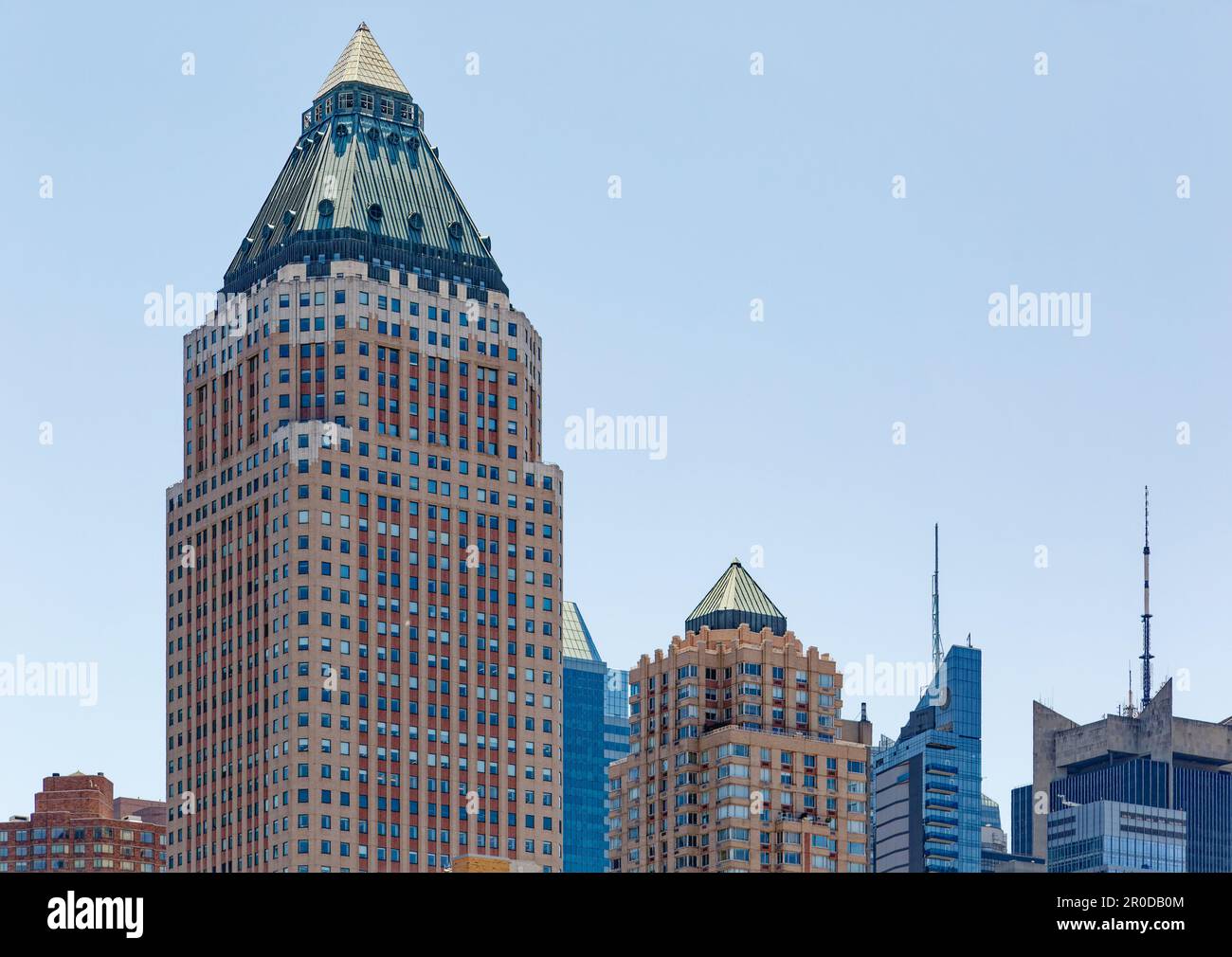 Worldwide Plaza is a full-block development combining office tower ...