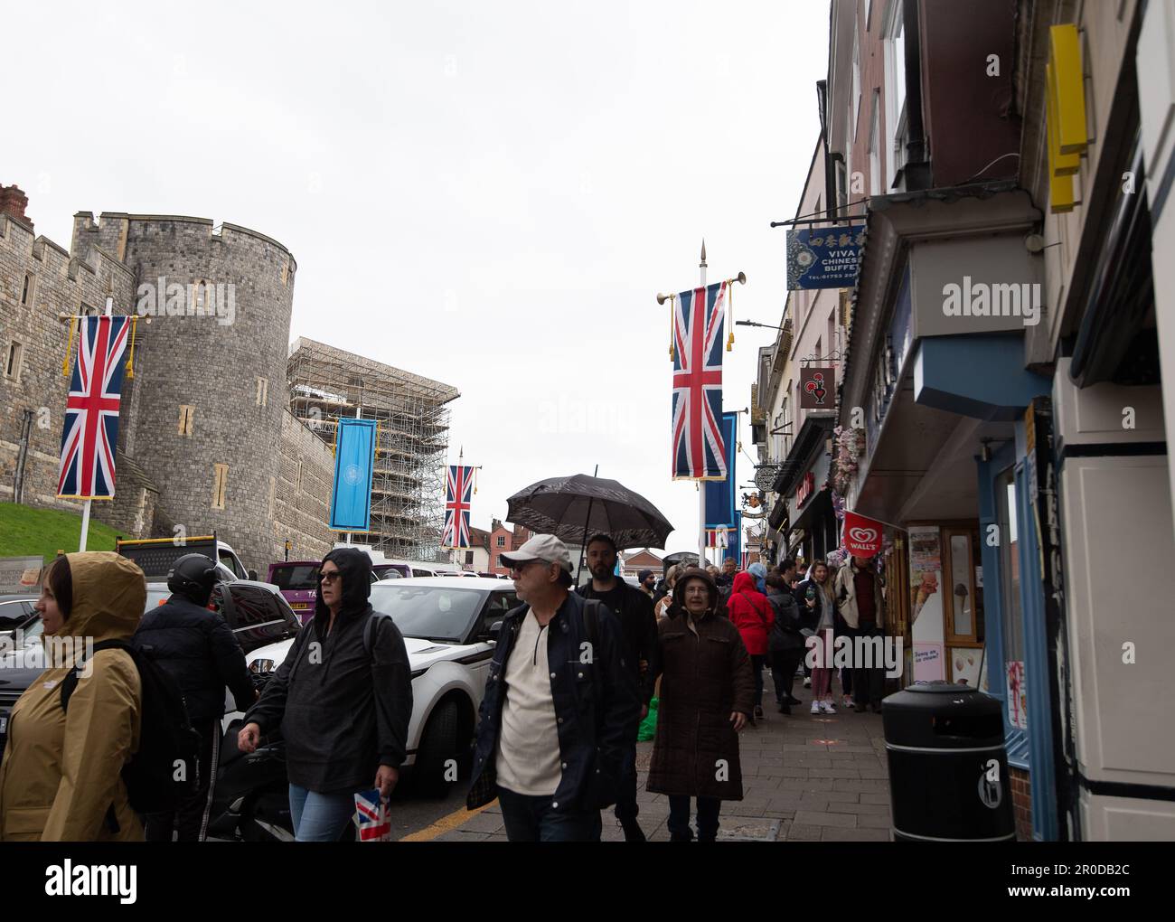 Windsor, Berkshire, UK. 8th May, 2023. It was still busy in Windsor today as people poured into ...