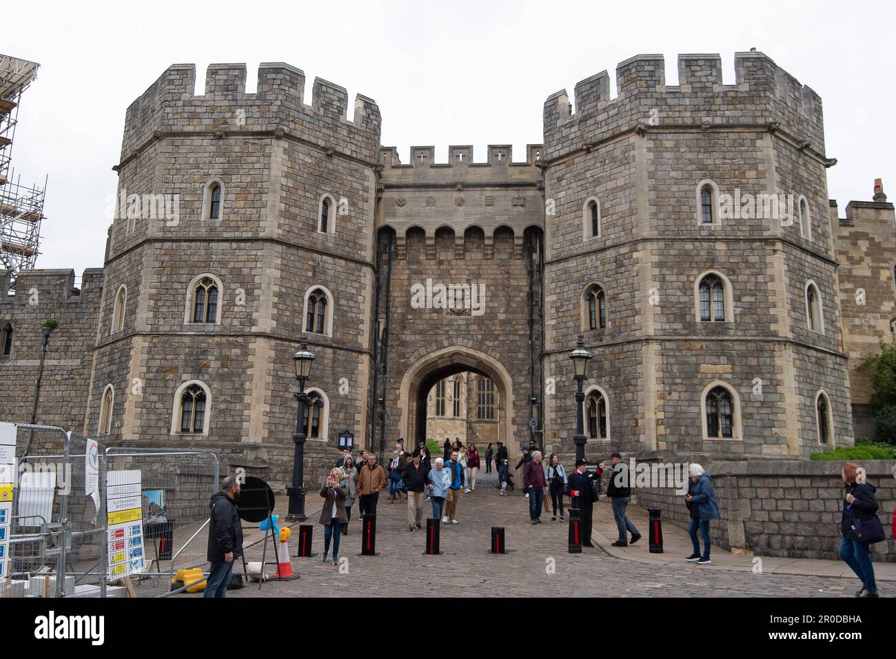 Windsor, Berkshire, UK. 8th May, 2023. It was still busy in Windsor today as people poured into ...