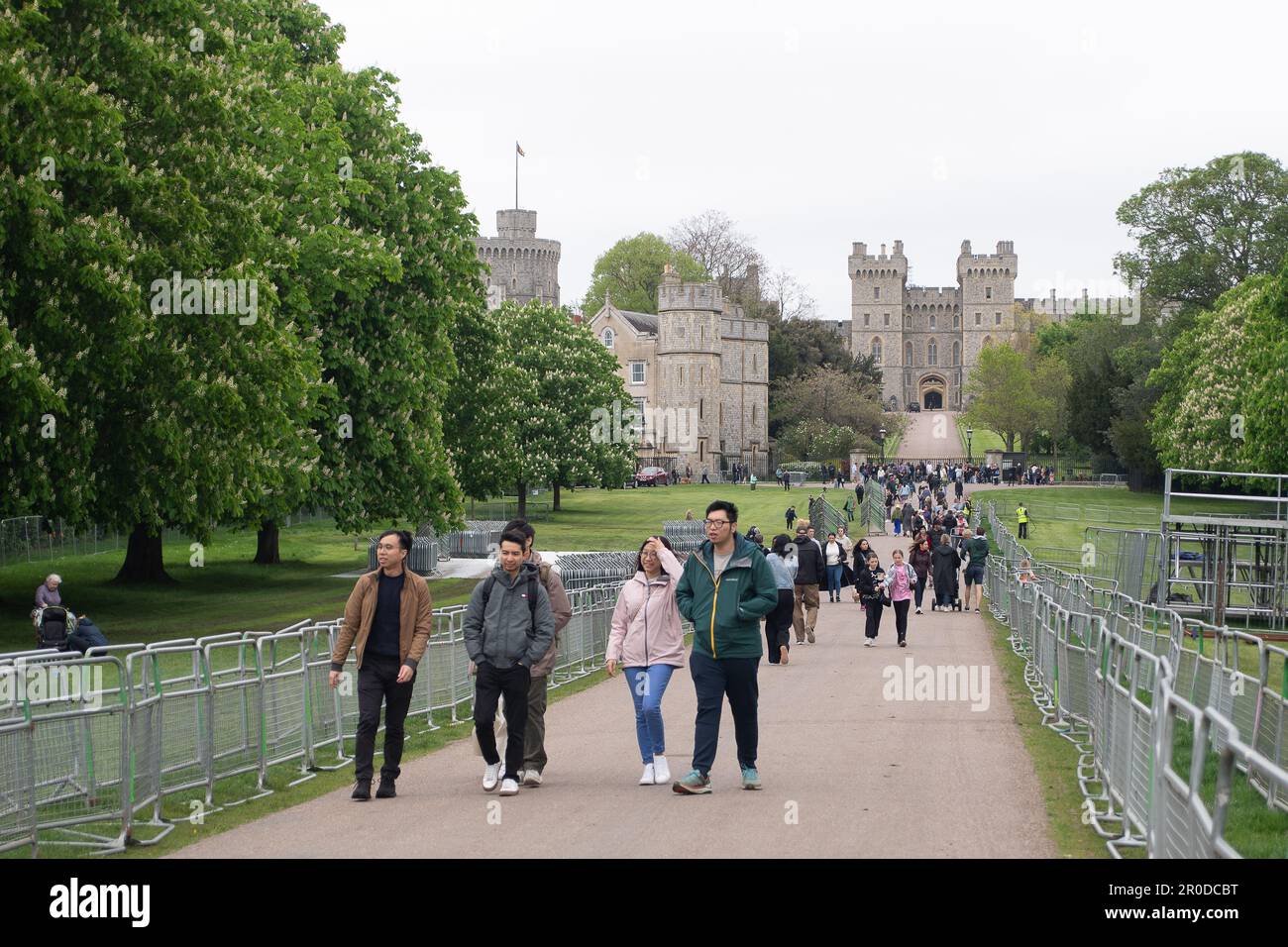 Windsor, Berkshire, UK. 8th May, 2023. The Long Walk. It was still busy in Windsor today as ...