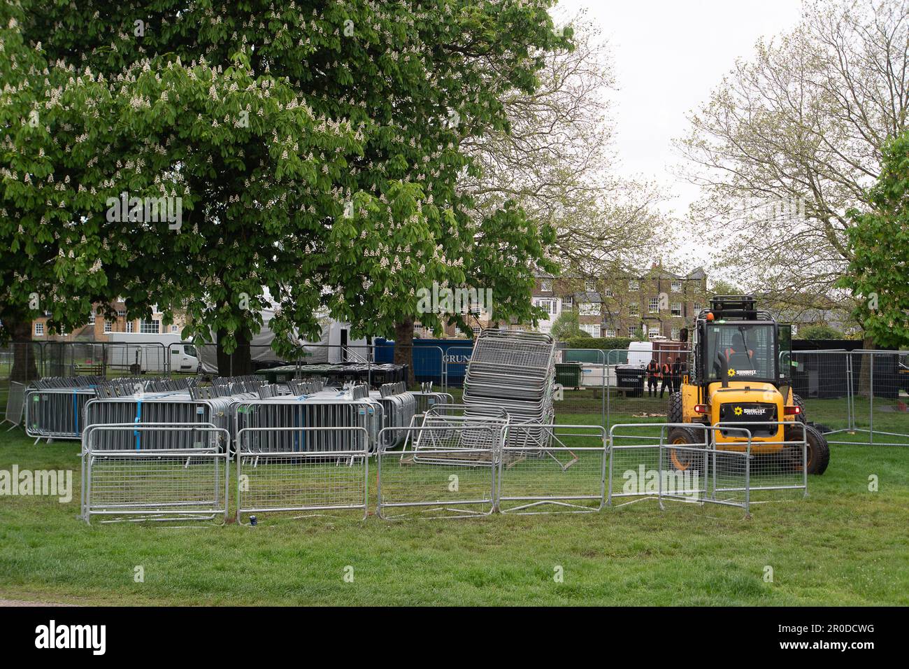 Windsor, Berkshire, UK. 8th May, 2023. Crowd control barriers being removed today on the Long ...