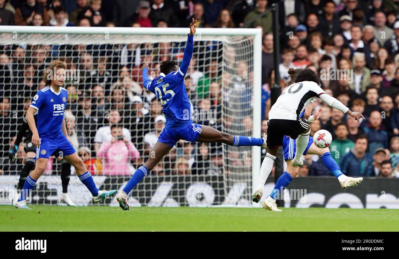 Fulham's Willian (right) scoring his sides fifth goal during the ...