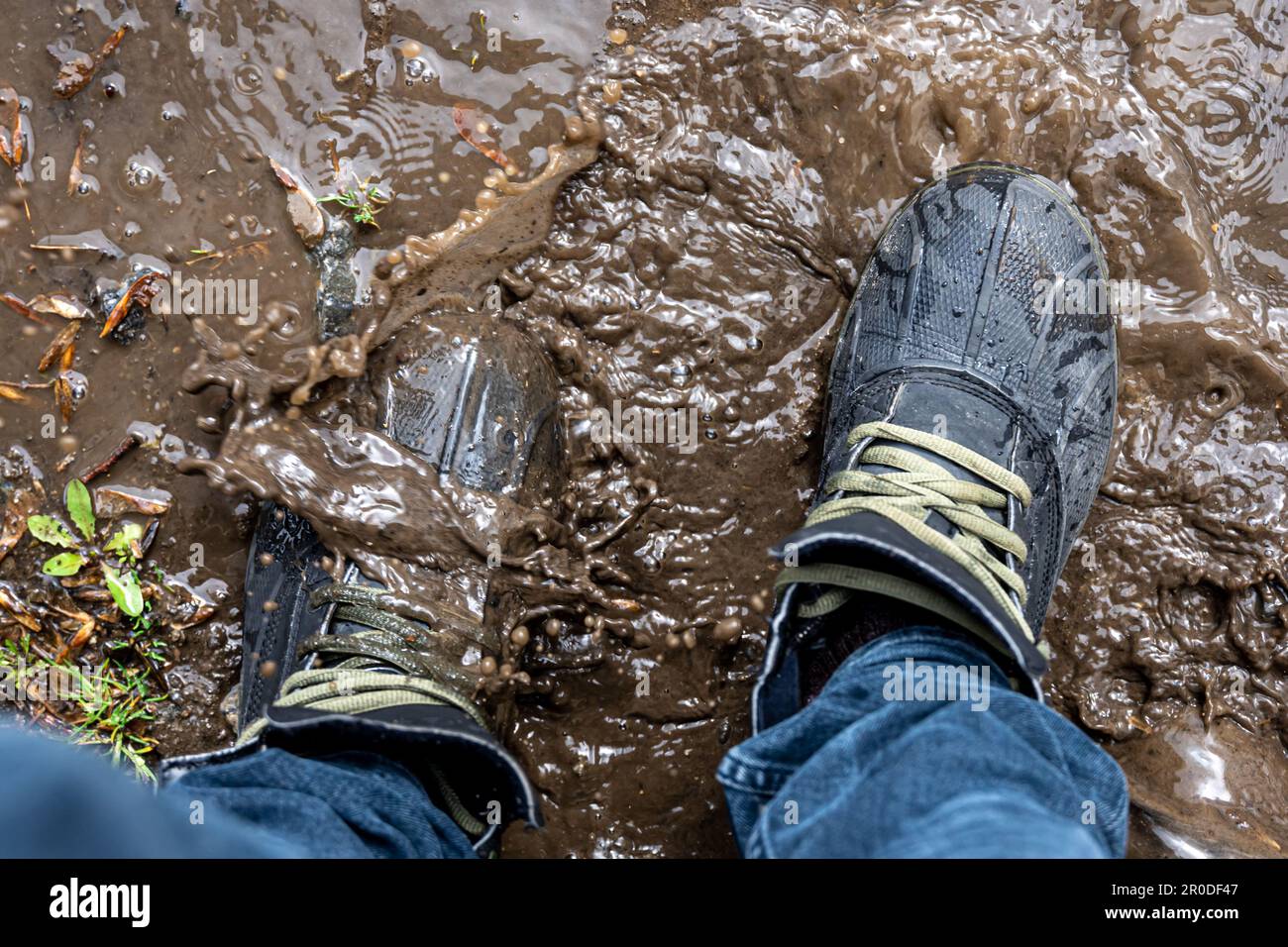 View from above on pair of trekking shoes in a mud Stock Photo - Alamy