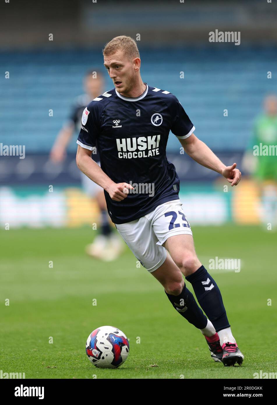Millwall's George Saville during the Sky Bet Championship match at The ...