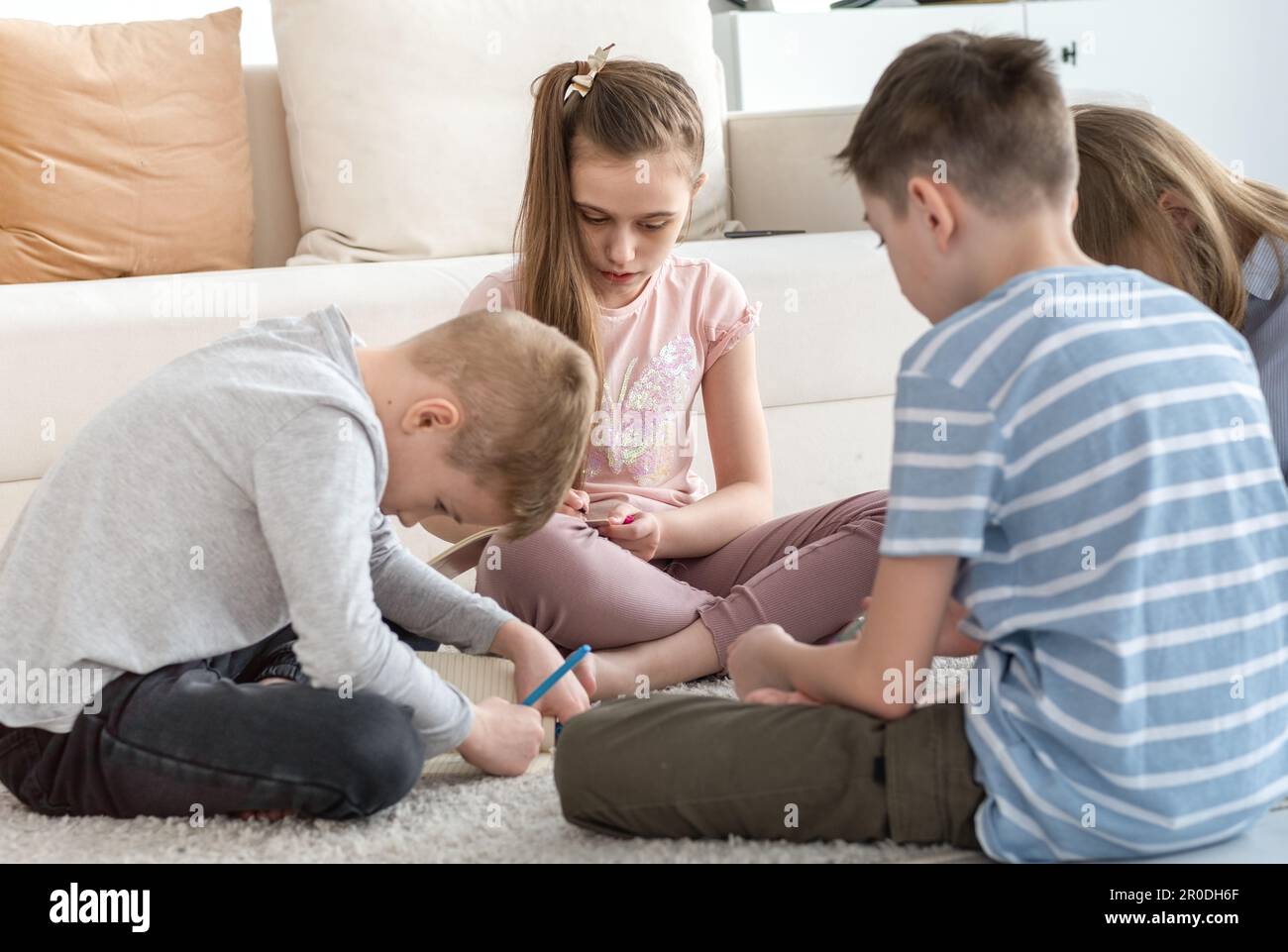 Multiethnic group of Elementary School kids sitting on floor in circle ...