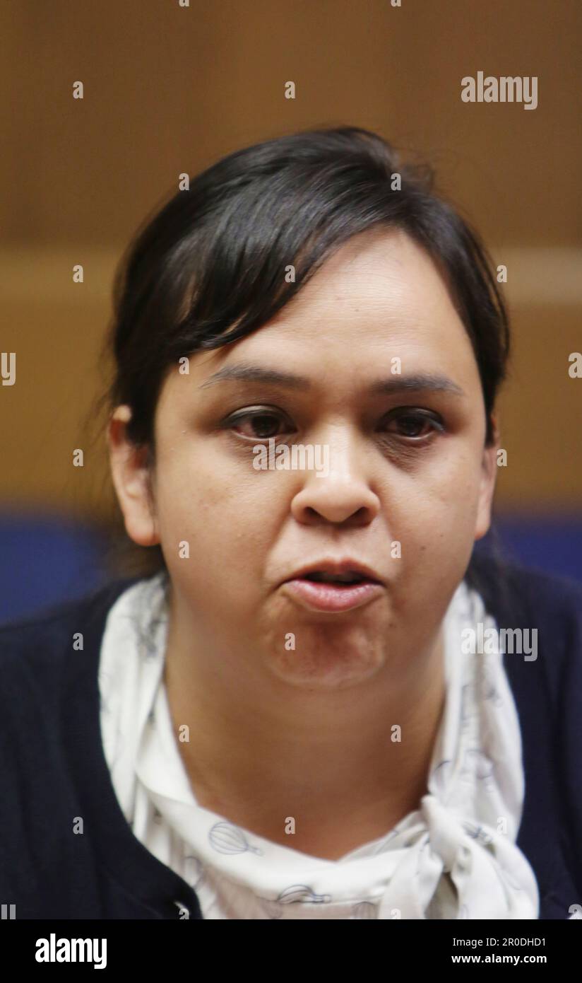 Community College Board candidate Wendy Aragon speaks with the ...