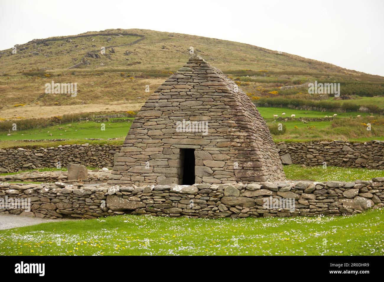 Gallarus oratory ireland hi-res stock photography and images - Alamy