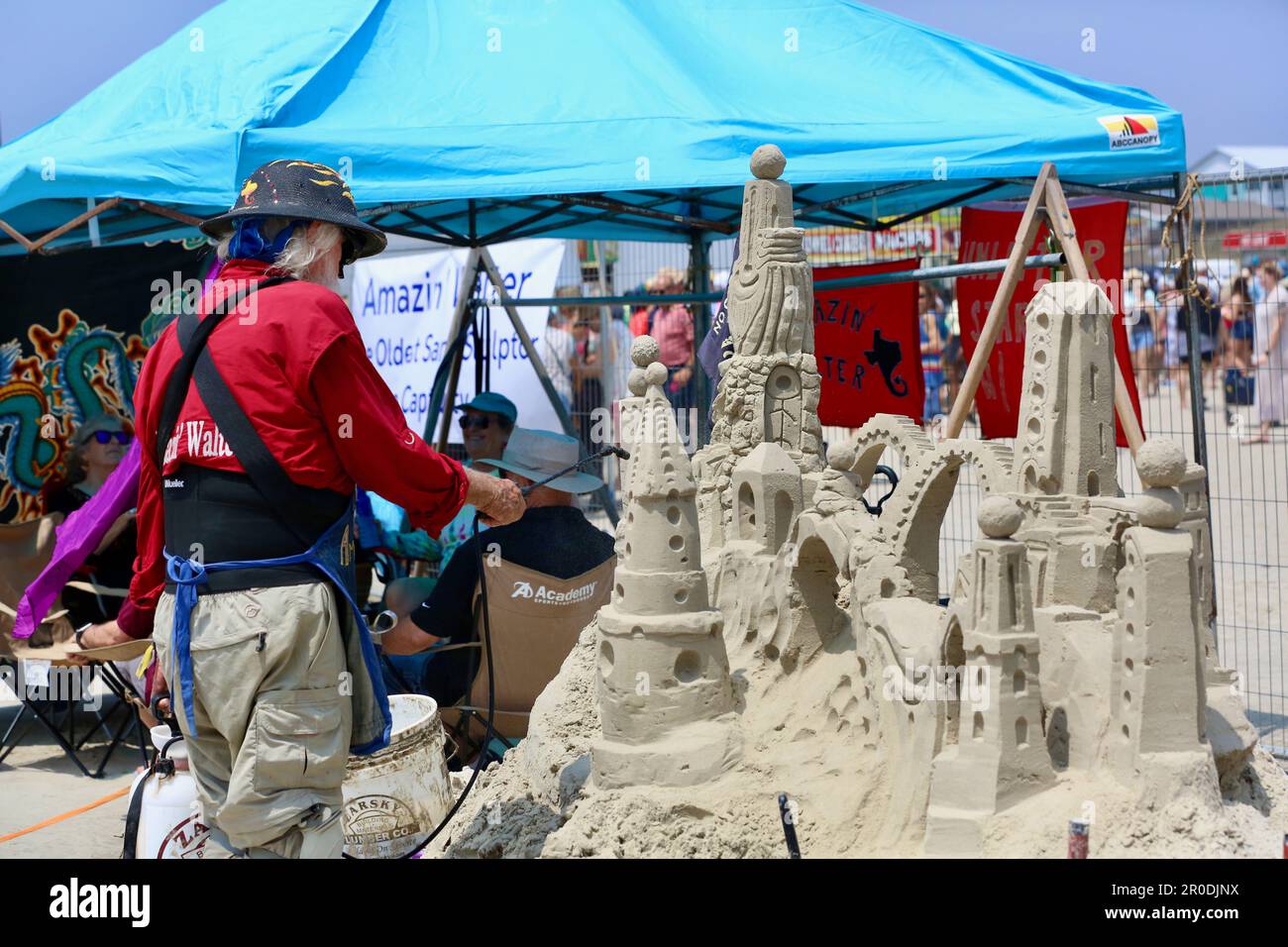 Sandcastle competition hi-res stock photography and images - Alamy