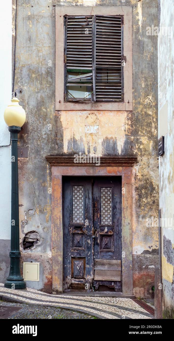 Derelict door hi-res stock photography and images - Alamy