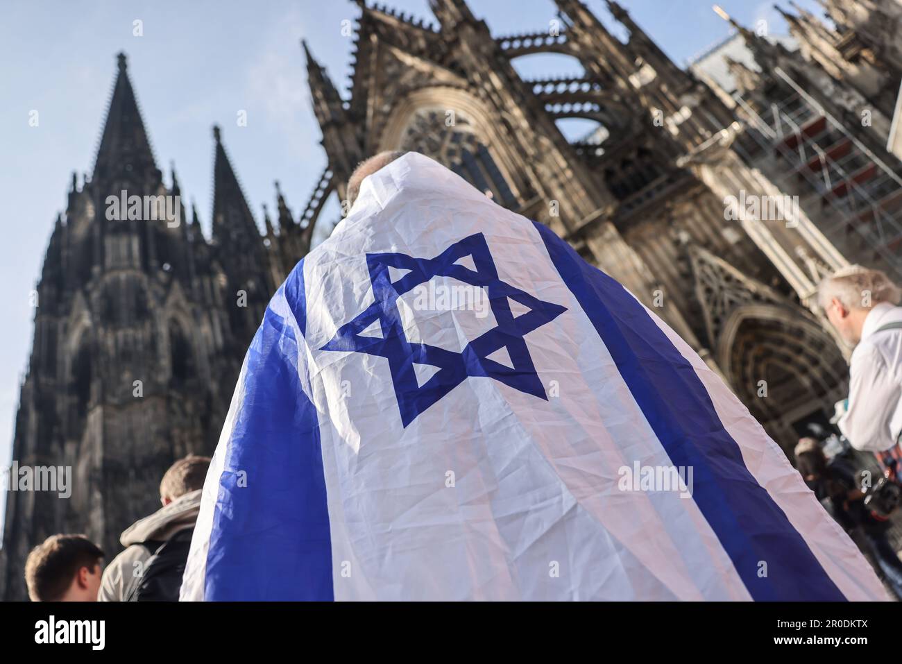Cologne, Germany. 08th May, 2023. A demonstrator with an Israeli flag ...