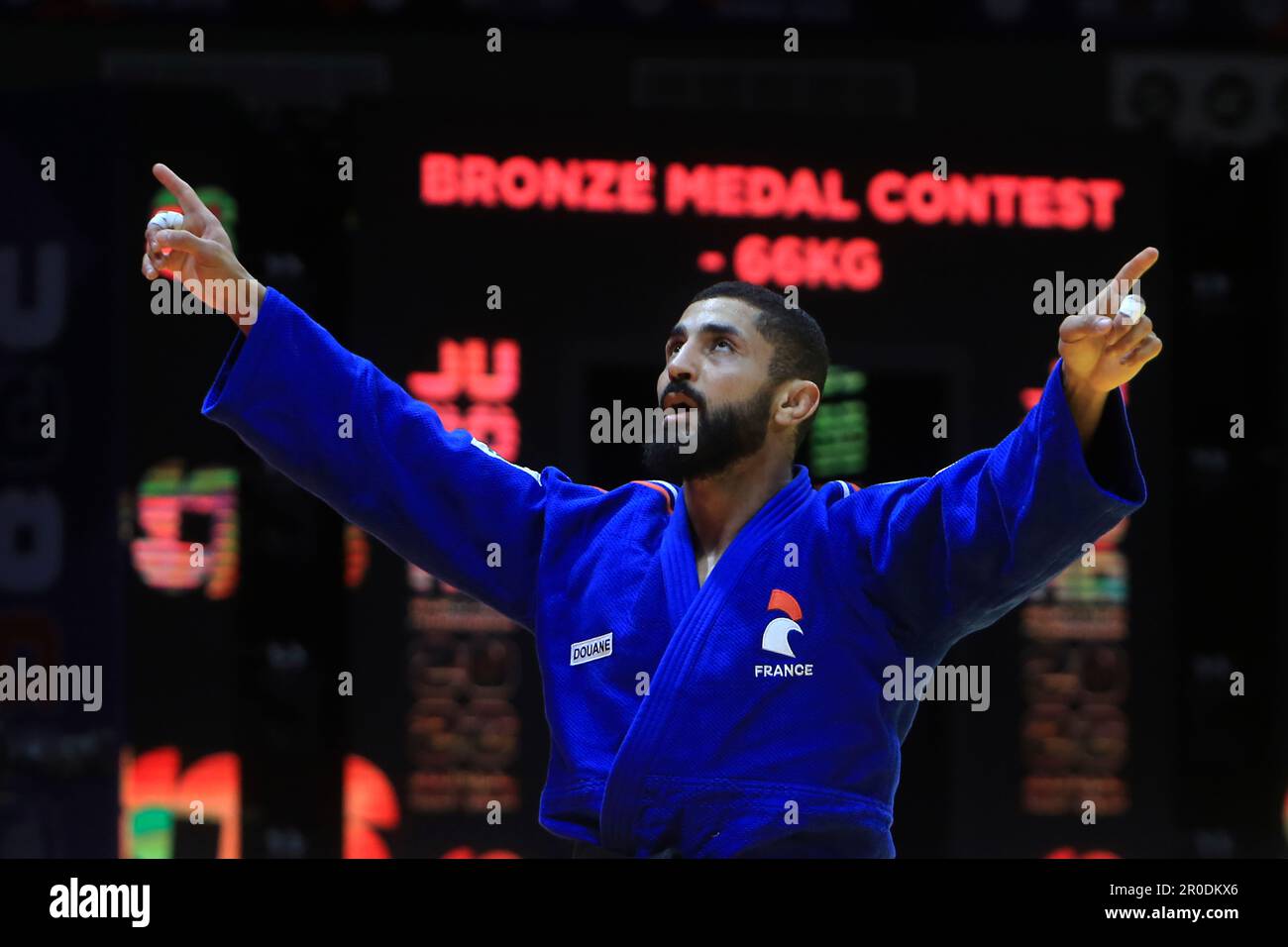 Walide Khyar of France celebrates defeating Baul An of South Korea ...