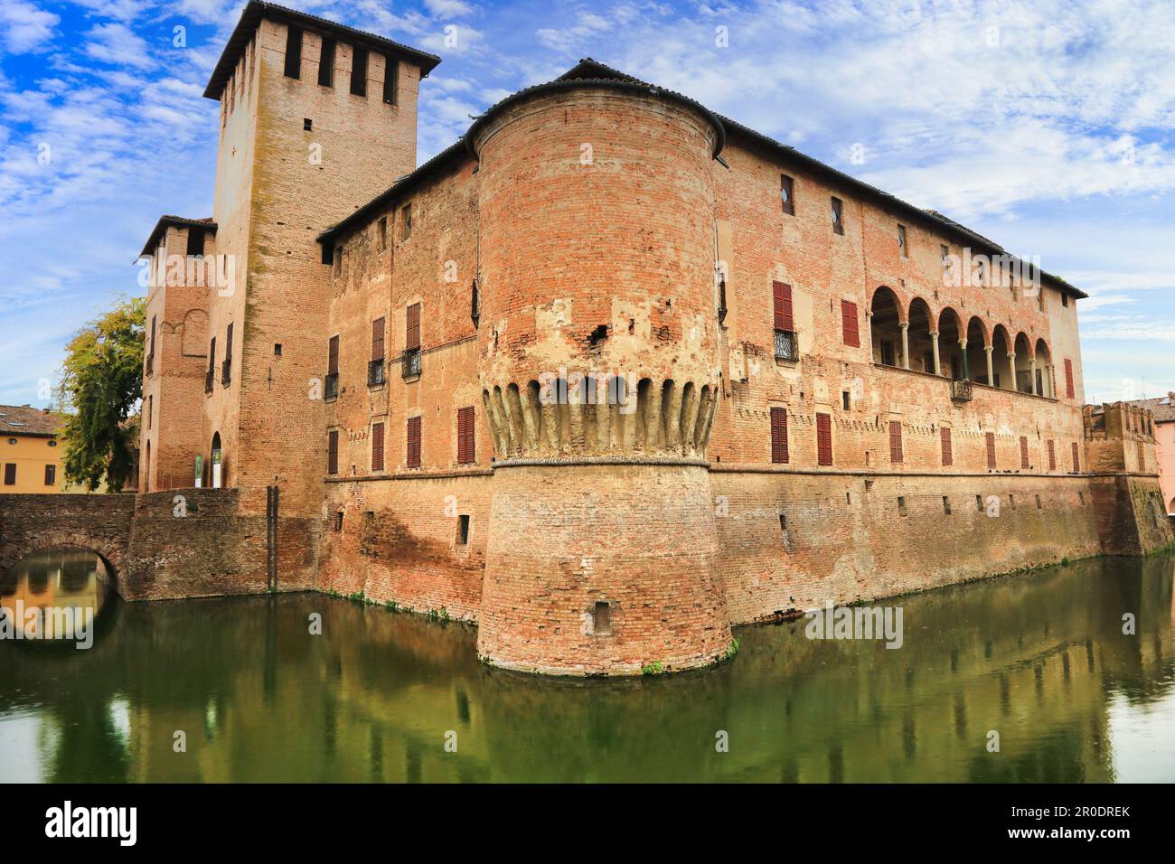 Medieval italian architecture hi-res stock photography and images - Alamy