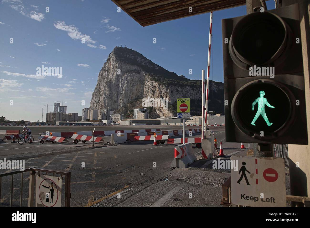 Detail of the traffic signs indicating the arrival of the runway at ...