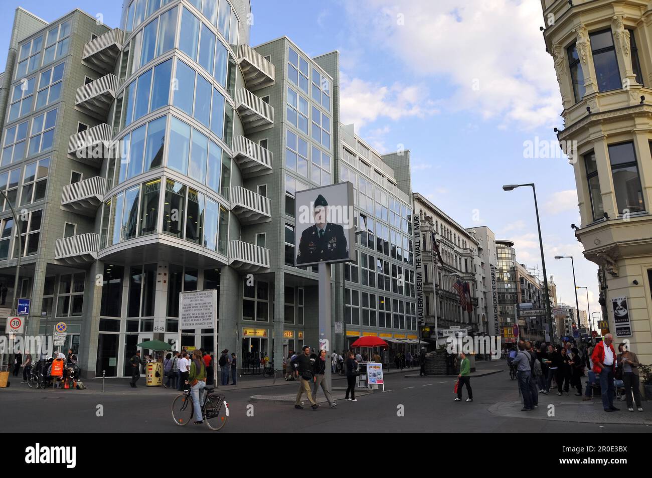 Checkpoint Charlie, crossing point between East Berlin and West Berlin ...
