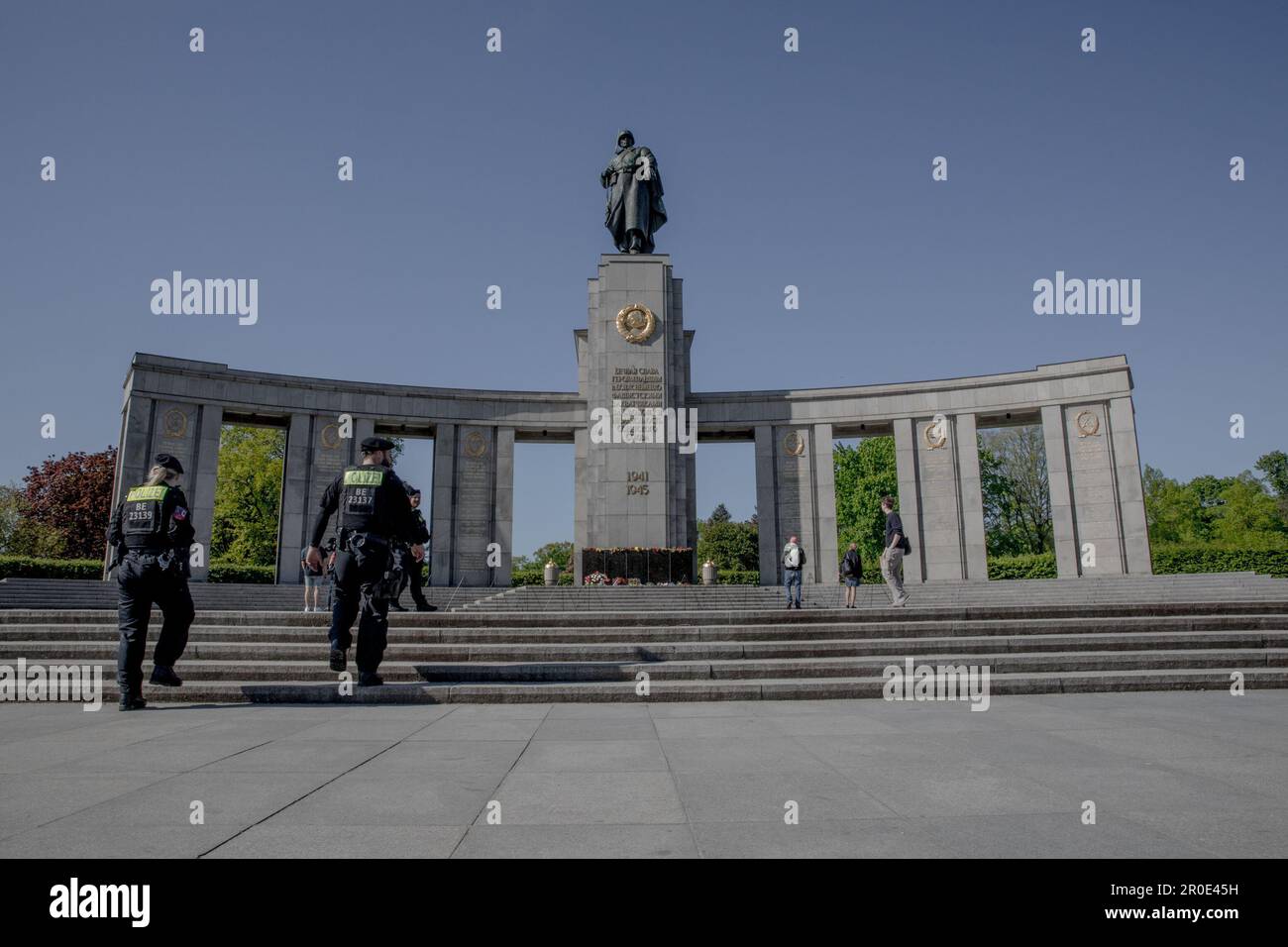 Berlin, Germany. 8th May, 2023. Visitors pay their respects at the ...